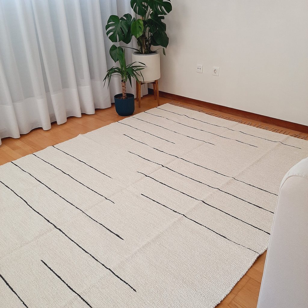 Extra Large Cream and Black Rug - 200x300cm - Ring Line Rug - PadaWorks